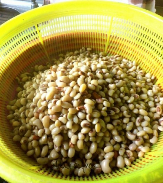 DELICIOUS SCENT LEAF FLAVORED BEANS PORRIDGE | Ada's Recipes